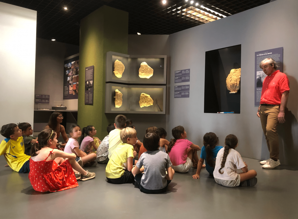 Nicolas Caraty, aveugle et guide de musée - Le Type